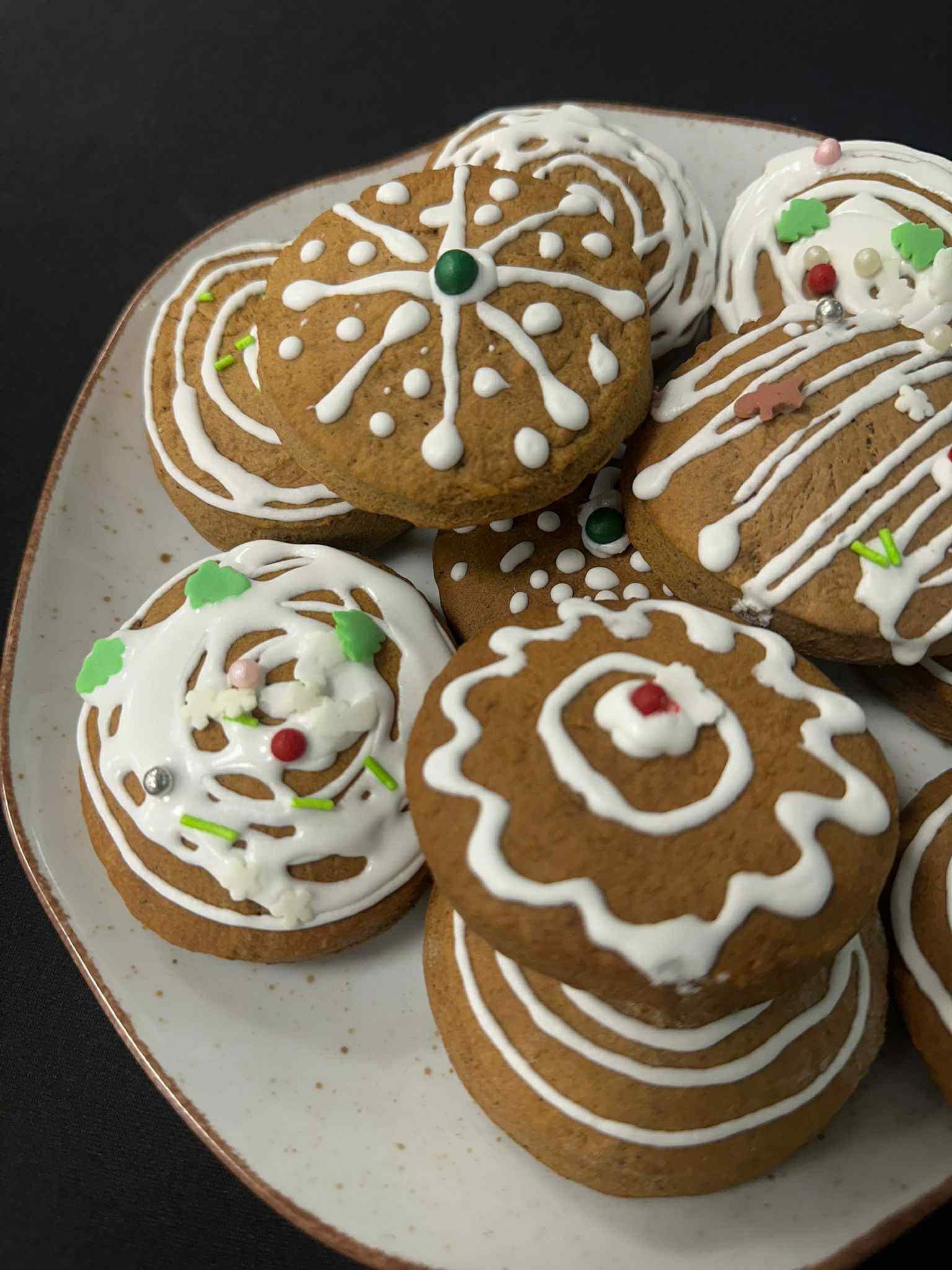 Pierniczki świąteczne z lukrem – Zmiksowani